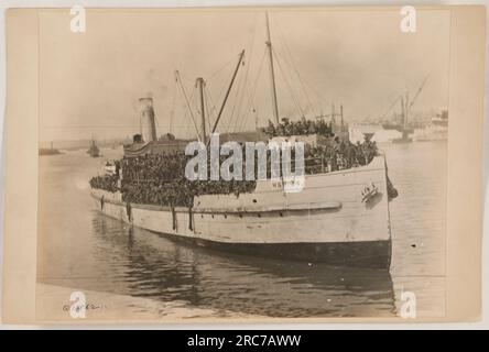 American soldiers taking cover during the Korean War Stock Photo - Alamy