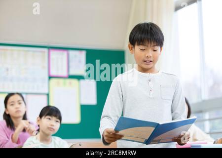 An elementary school student giving a presentation Stock Photo - Alamy