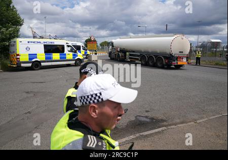Police at Petroineos Gate 1 in Grangemouth as community groups, local ...