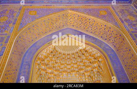 Glorious Islamic honeycomb structures Stock Photo - Alamy