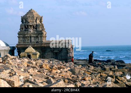 Masilamaninathar Siva temple on the shore of Bay of Bengal built in ...