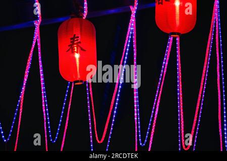 Illuminated red Chinese lantern strings outside shop Chinatown ...