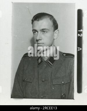 Soldiers of the Waffen SS on the Eastern front, 1941 Stock Photo - Alamy