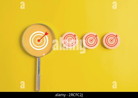 Target icon. Goal symbol. Arrow hit the middle point of dartboard ...