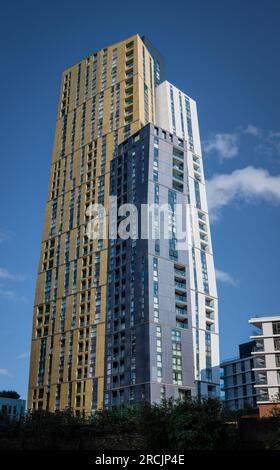 Nine Elms Point residential tower block by Barratt London on Wandsworth ...