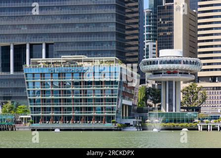 OUE building, The Fullerton Bay Hotel, night view, Singapore river ...