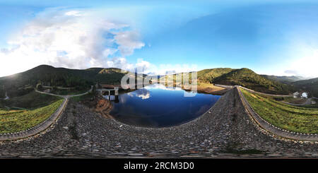360° view of La Verne Lake - Alamy