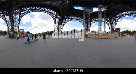 360° view of Eiffel Tower, 360 view from the top - Alamy