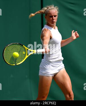 Luna Vujovic in action against Hollie Smart during the Girls 14 & Under ...