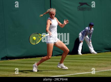 Luna Vujovic in action against Hollie Smart during the Girls 14 & Under ...