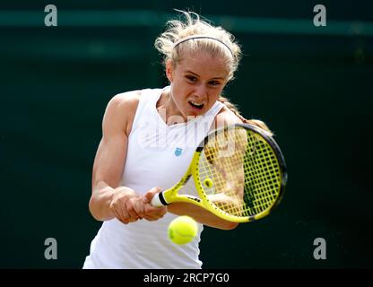 Luna Vujovic in action against Hollie Smart during the Girls 14 & Under ...