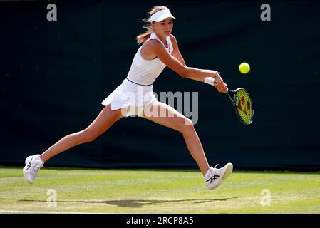 Luna Vujovic in action against Hollie Smart during the Girls 14 & Under ...
