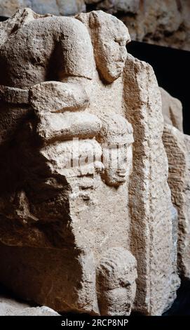 Monumento funerario de Cal Posastre, Sant Martí Sarroca, siglo II a.C ...