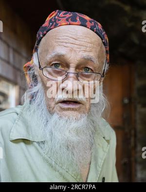 Elderly man with glasses and questioning look Stock Photo - Alamy