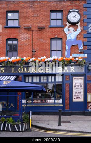 Colorful Dublin pub in the Portobello neighborhood, with covered ...