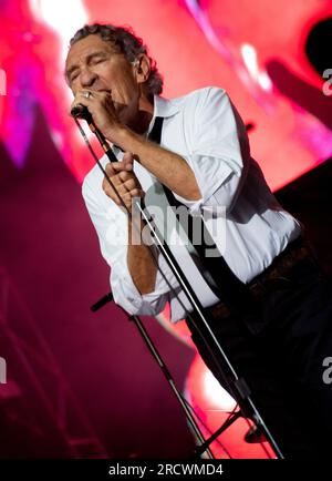 The Tubes, vocalist Fee Waybill, supporting Hollywood Vampires at ...