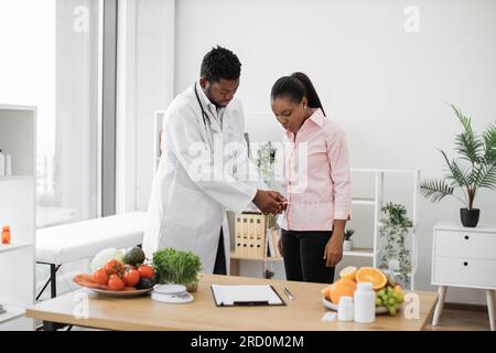 Efficient dietitian calculating body mass index for assessing healthy ...