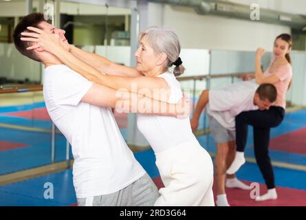 Woman performing eye-gouging move during self-defence training Stock ...