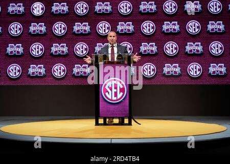 Mississippi State head coach Zach Arnett speaks during NCAA college ...