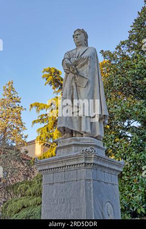 Francesco Petrarca sandstone statue in Padua Italy Stock Photo - Alamy