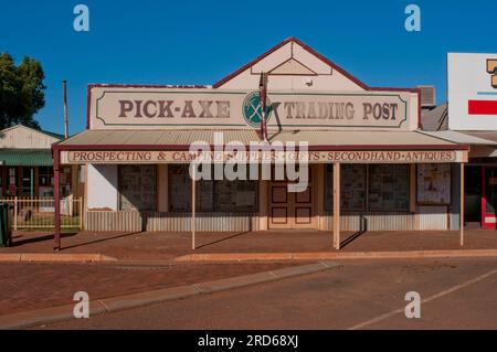Shopfronts in the isolated, Australian outback town of Mount Magnet ...