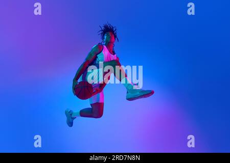 Slam dunk Ambitious young man, basketball player in minions, playing ...