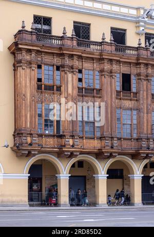 Edificio Guardia Real, Royal Guard building, Plaza de Armas, Lima, Peru ...