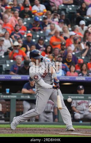 July 18 2023 Houston catcher Yanier Diaz (21) gets a hit during the ...