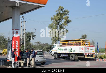 INDIA, Punjab, Indian Oil fuel station, Think Gas CNG compressed ...