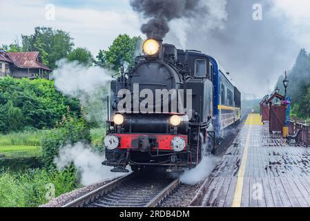 Retro steam train approaches to the platform Stock Photo - Alamy