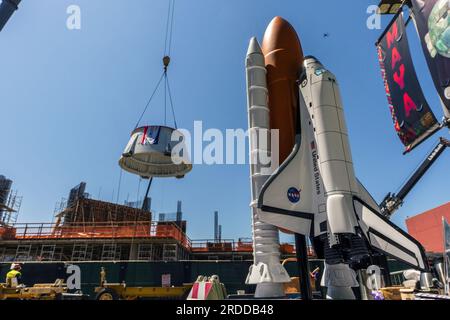 Space shuttle Endeavour displayed at the Samuel Oschin Pavilion ...