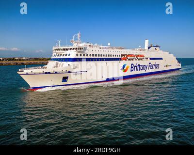 Santona is an E-Flexer LNG-powered ferry operated by Brittany Ferries ...