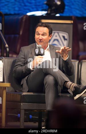 Oregon State head coach Jonathan Smith watches his team during the ...