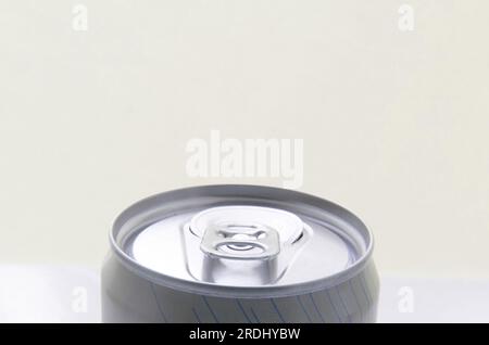 Unlabeled aluminum soda can, top view.000- Metallic texture and visible ...