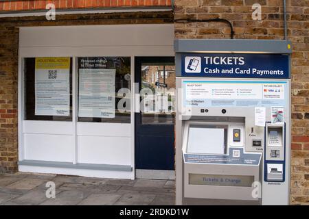 Datchet, UK. 22nd July, 2023. A level crossing at Datchet Railway ...