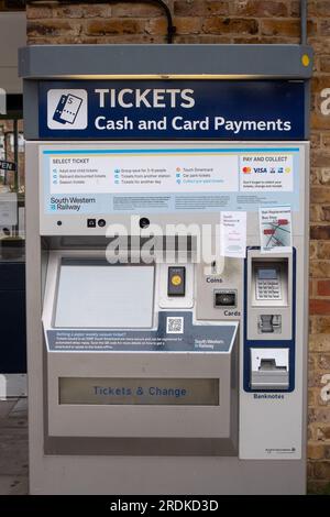 Datchet, UK. 22nd July, 2023. A level crossing at Datchet Railway ...