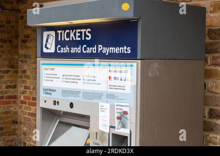 Datchet, UK. 22nd July, 2023. A level crossing at Datchet Railway ...