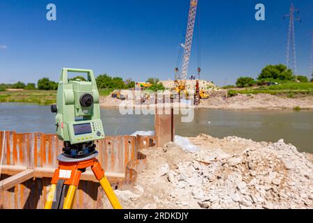 Electronic leveler device ensure precise measurements before ...