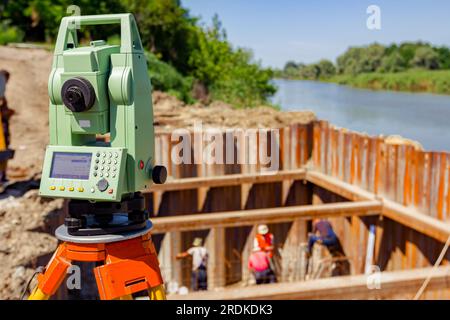 Electronic leveler device at the construction site ensure precise ...