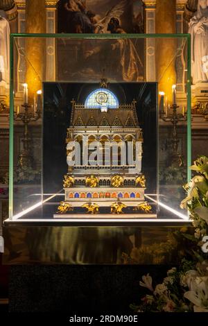 The Holy Right Hand of St. Stephen, in a chapel of the Basilica of St ...