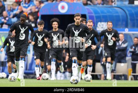 Hamburger SV Players pre-match warm-up, wearing tribute tops for a team ...