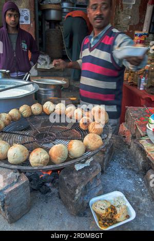 Litti, traditional food from Bihar, India Stock Photo - Alamy