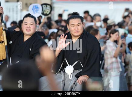 Hoshoryu Tomokatsu (Byambasuren Sugarragchaa) of Mongolia parades after ...