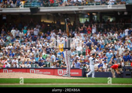 Atlanta Braves relief pitcher Darren O'Day delivers during a baseball ...