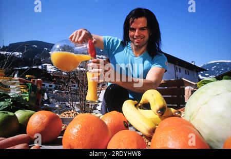 Hoi!, neue Tiroler Band um die drei ehemaligen "Zillertaler Schürzenjäger" Musiker Peter Pfister ...