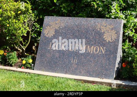 Los Angeles, California: JACK LEMMON grave at Pierce Brothers Westwood ...