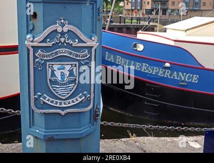 Leith coat of arms: Persevere ship, Virgin Mary and infant Jesus on ...