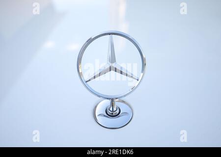 Mercedes badge close-up on white car hood Stock Photo - Alamy
