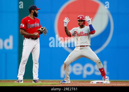Philadelphia Phillies' Edmundo Sosa (33) hits a home run during the ...