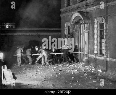 San Jose, California: November 27, 1933. The body of Thomas Thurmond ...